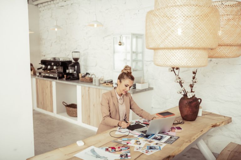 14 Powerful Signs Of A Strong Woman | Moments With Jenny